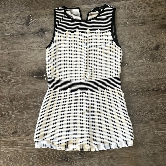 White House Black Market | Tops | Whbm Form Fitting Black And White ...